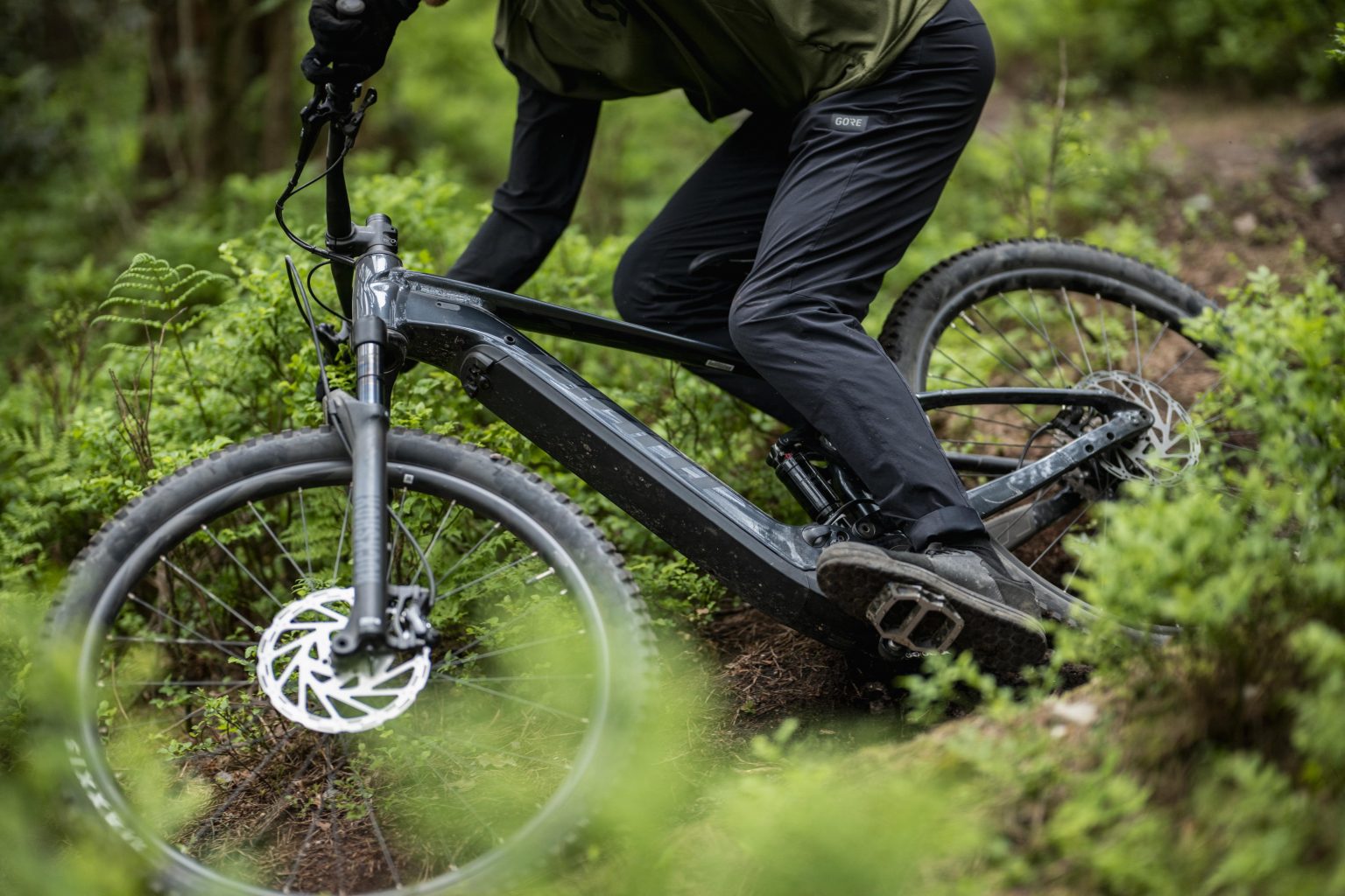 With a cutting edge frame and custom Yamaha motor, Giant's Stance E+ 1 ...