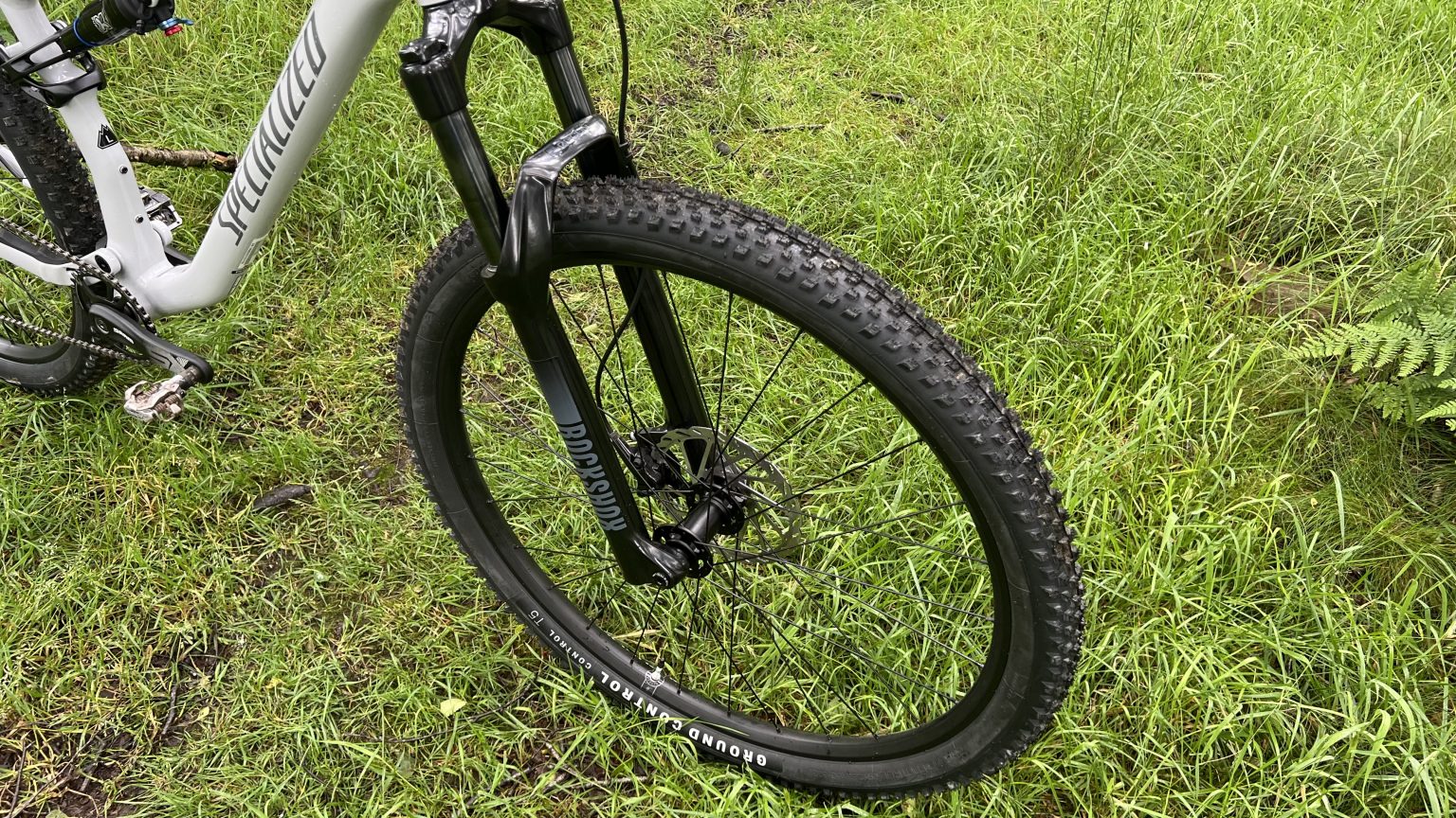 The Specialized Chisel FS is a cut-price Epic with the pace to go ...