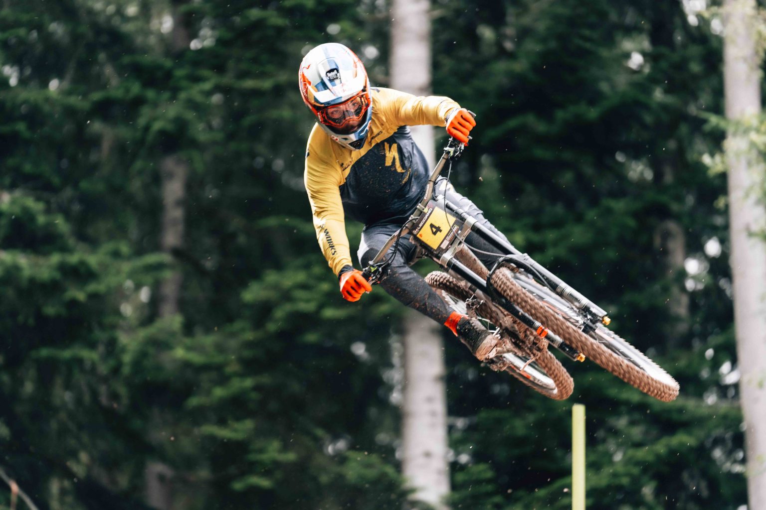 Vali Höll wins in Leogang by a massive seven seconds: Loic Bruni takes ...