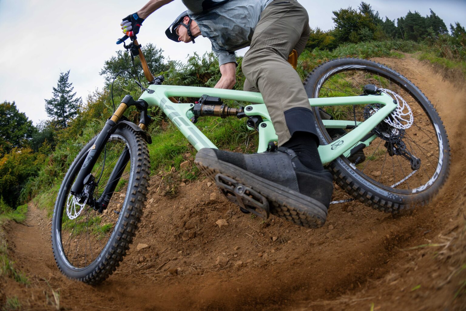 Fox carves out free speed on the descents with its new Live Valve Neo ...