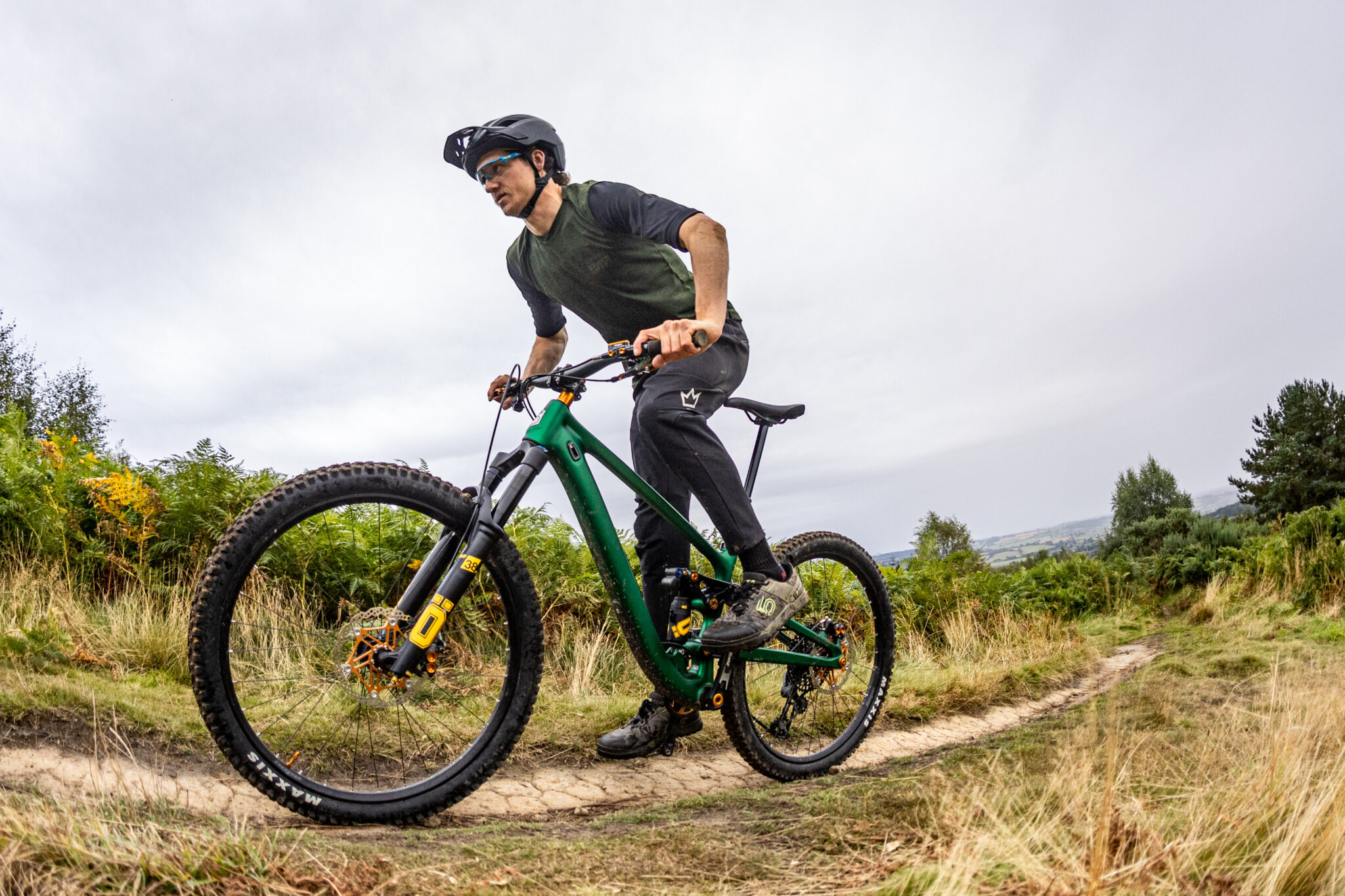 Hope's handmade HB.916 is dull and dead to ride... but in a really ...