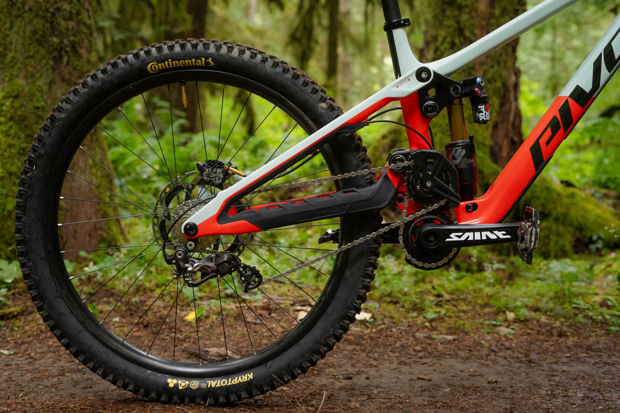 Two chains! Pivot’s new Phoenix downhill bike is a mid-high pivot idler ...