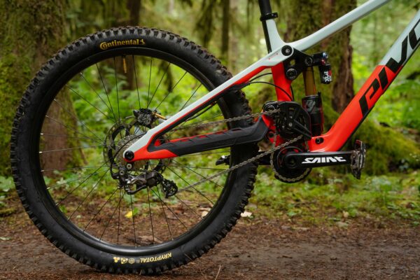 Two chains! Pivot’s new Phoenix downhill bike is a mid-high pivot idler ...