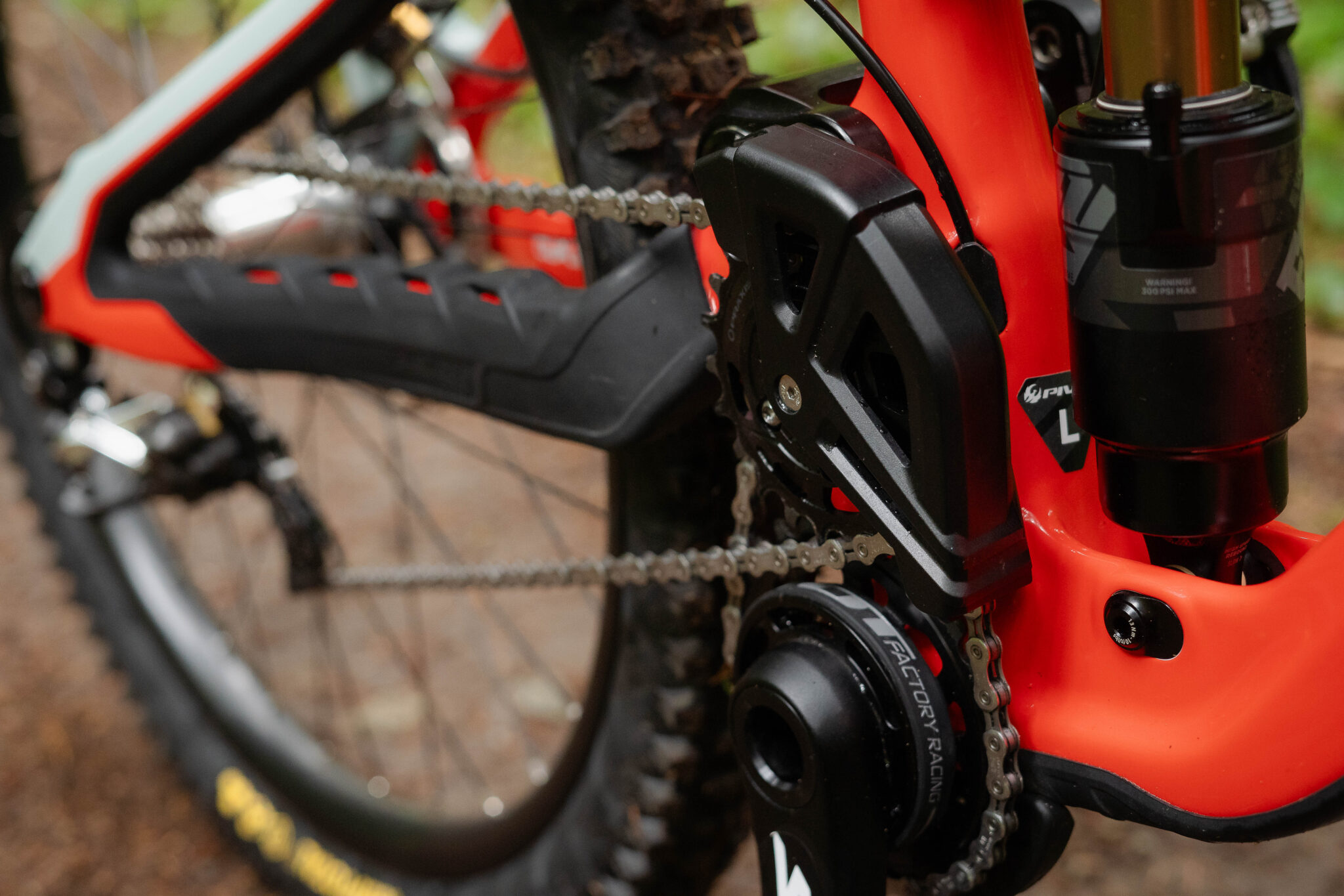 Two chains! Pivot’s new Phoenix downhill bike is a mid-high pivot idler ...