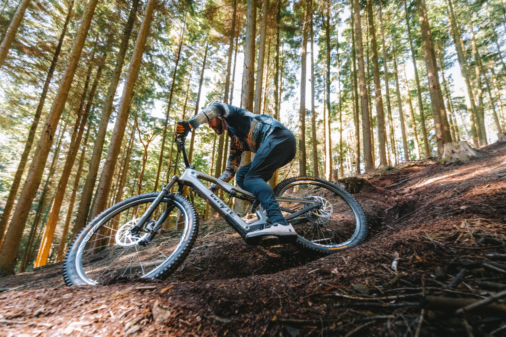 There's no such thing as a perfect bike, but the Whyte ELyte 150 RSX ...