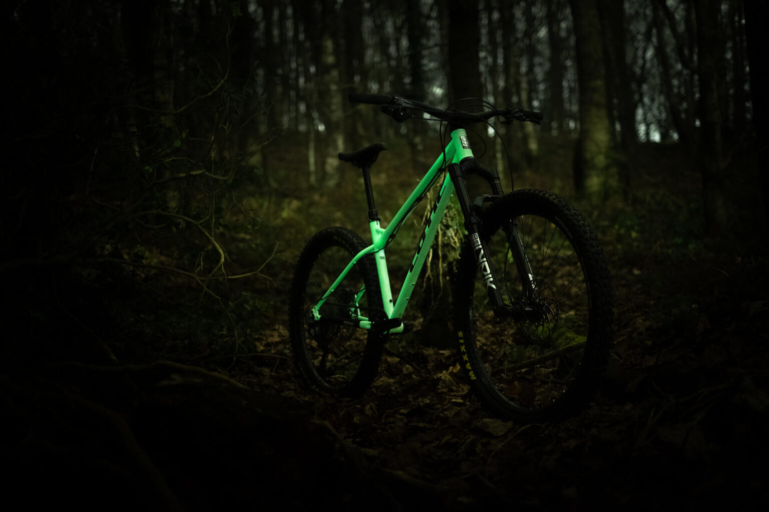 Cotic's new BFe and its glow in the dark paint job will have you ...