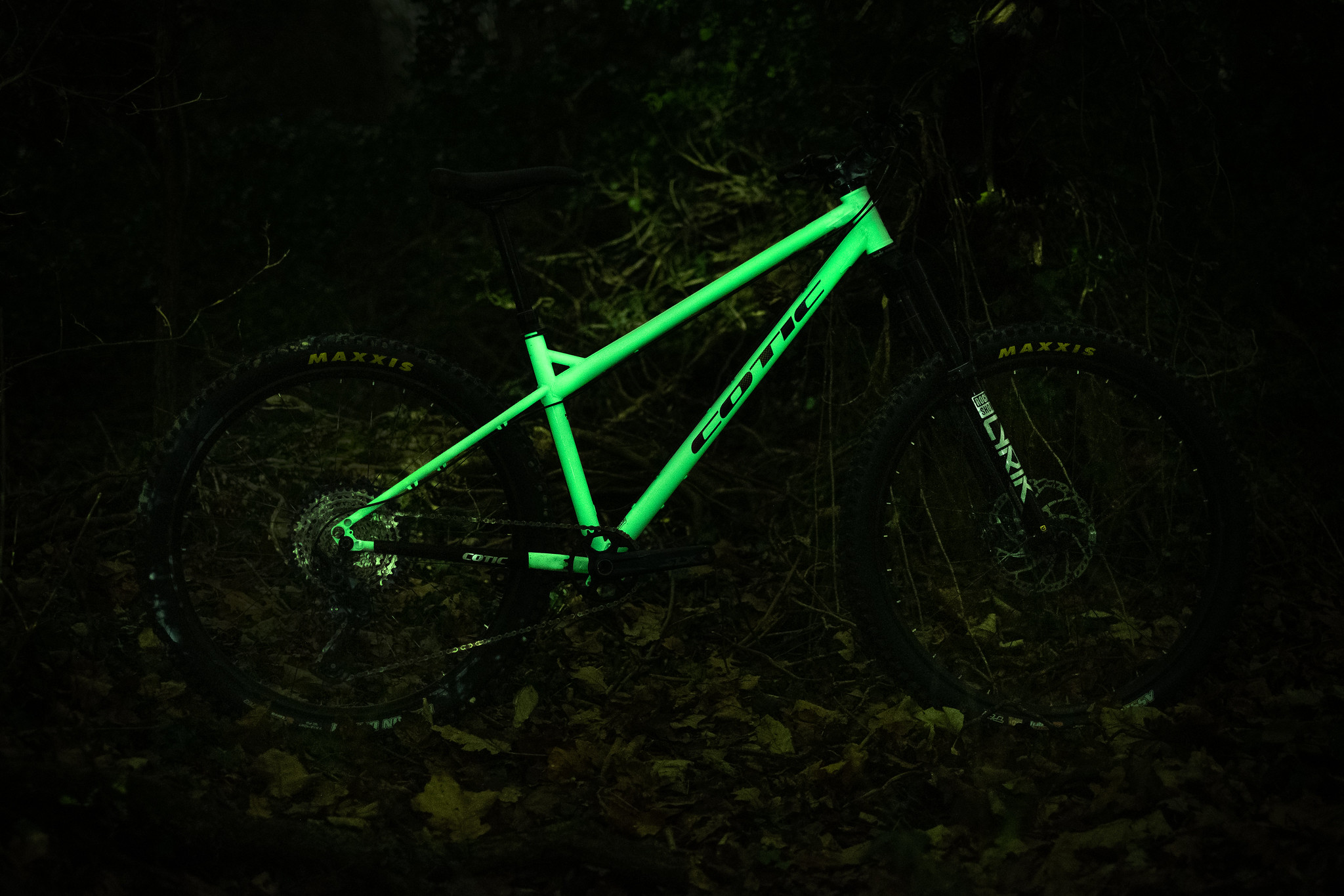 Cotic's new BFe and its glow in the dark paint job will have you ...