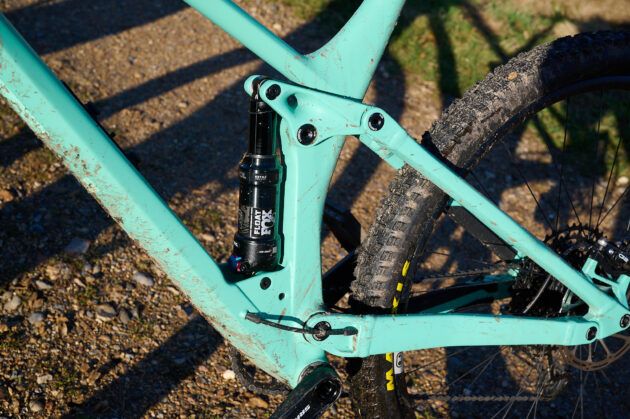 Why better suspension beats extra travel: YT’s Izzo versus the Canyon ...