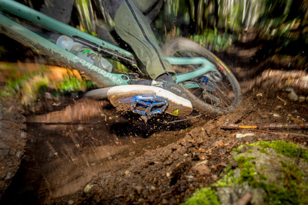 OneUp's new Wave flat pedals have a S-shape profile that's claimed to ...