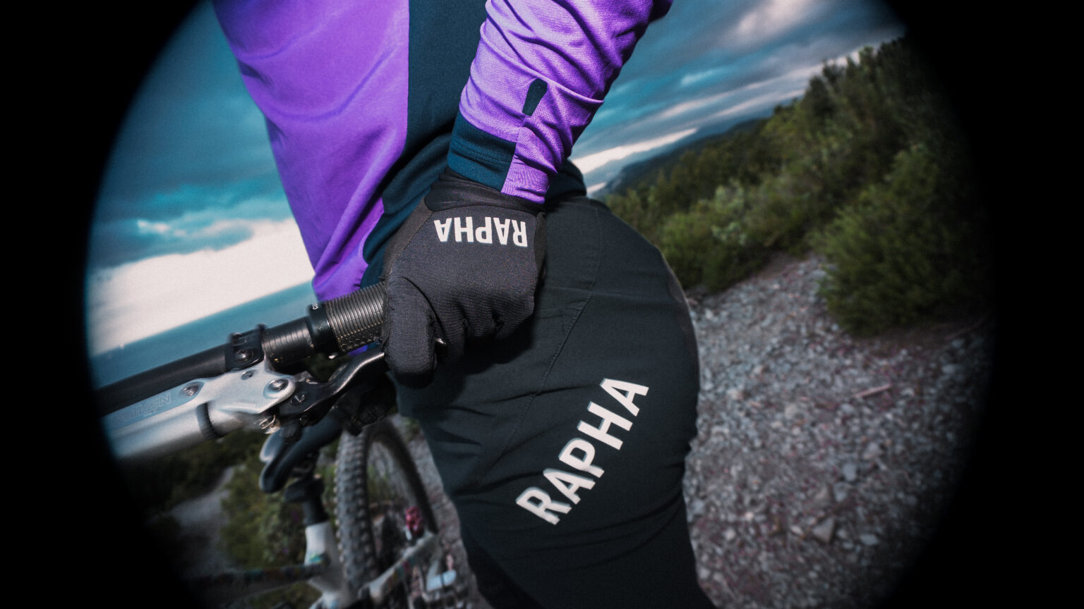 Rapha launches new mountain bike range, with £180 riding pants that don ...