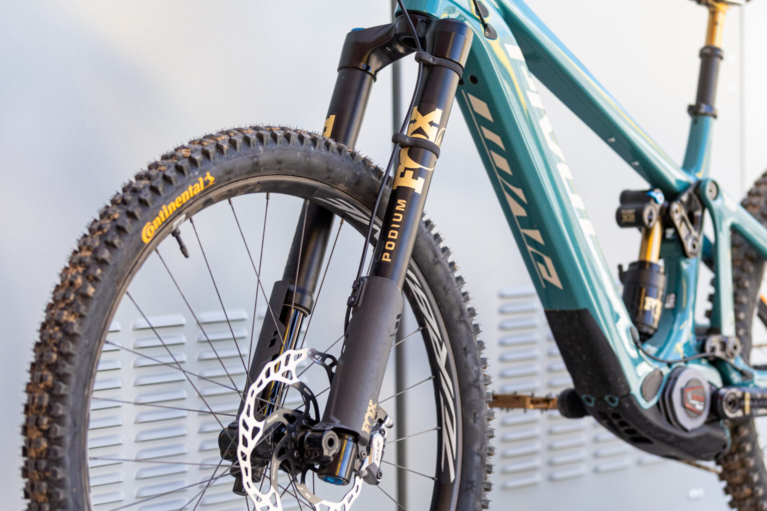 Fox’s inverted Podium fork is heavy, expensive, and a faff to live with ...