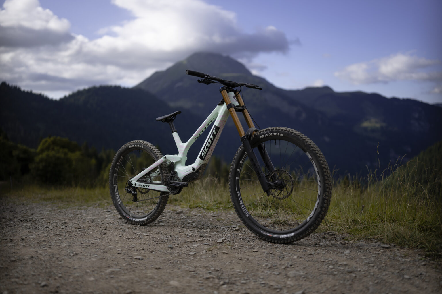 Scott's new Gambler looks like a complicated DH weapon with lots of ...