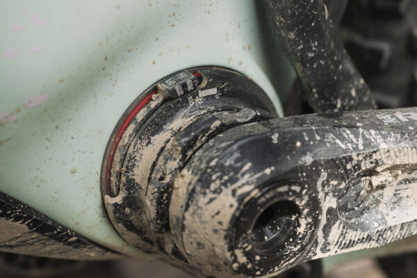 The new Scott Gambler has a 6-bar linkage, hides its shock inside the ...