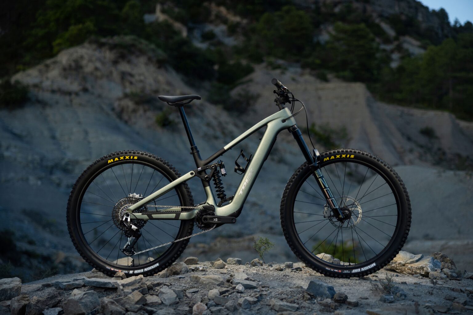 Trek updates the Fuel EXe with more power, bigger battery and a new ...