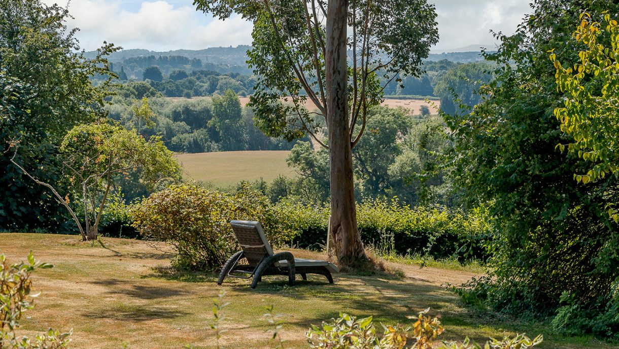 A country estate with Instagram-worthy views, an immaculate stable yard ...