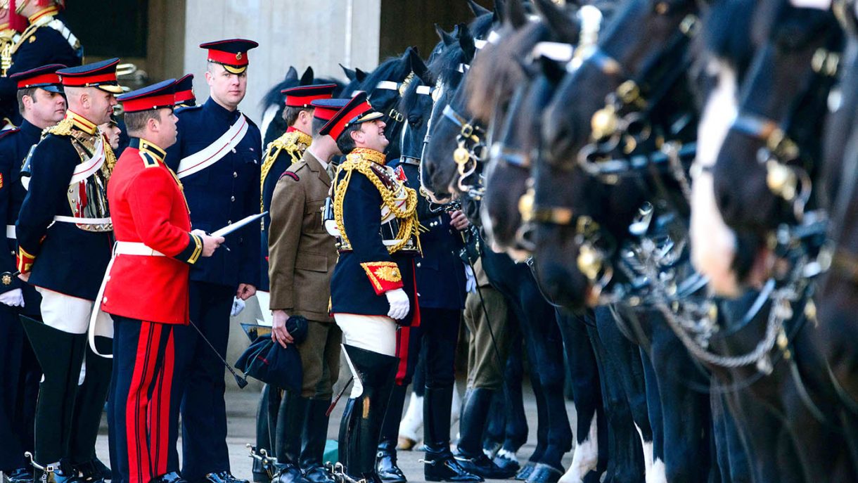 9 stunning shots of The Queen’s mounted bodyguard making their final ...