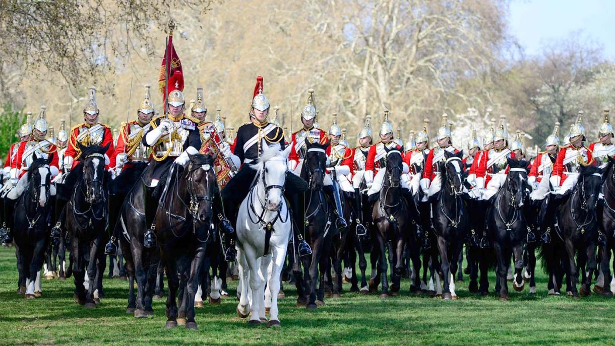 9 stunning shots of The Queen’s mounted bodyguard making their final ...