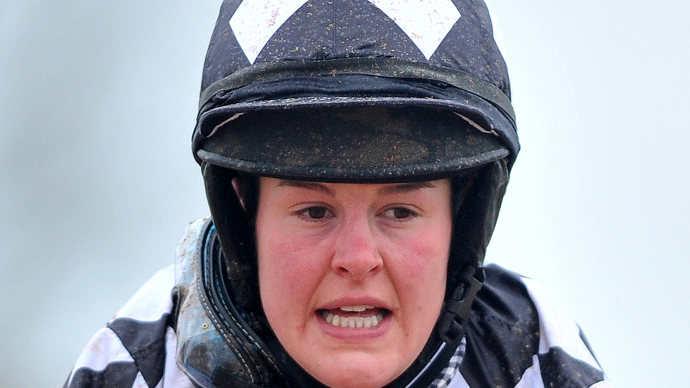 Racehorse trainer in intensive care after fall on the gallops - Horse ...