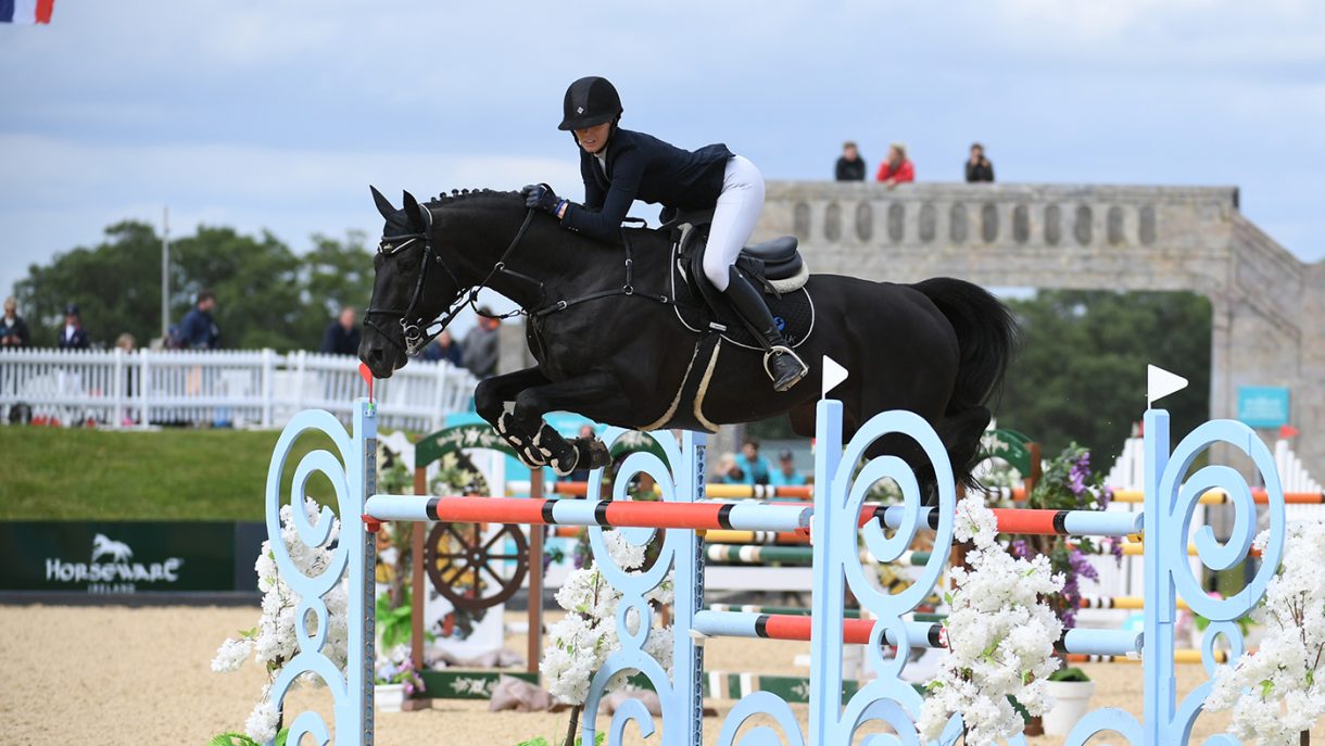 Meet Ellen Whitaker’s impressive showjumping stallion Arena UK Winston ...