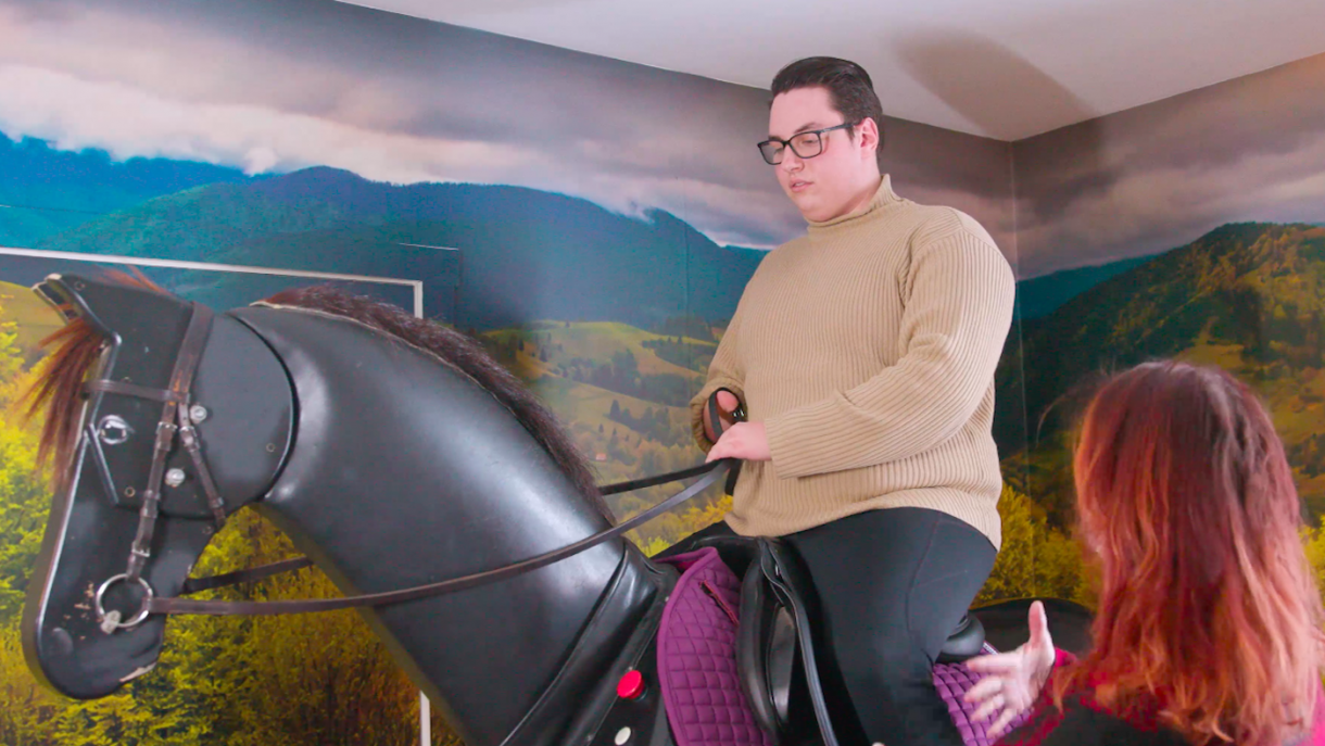 ‘I want to show what’s possible’: Man born with one hand and foot aims ...