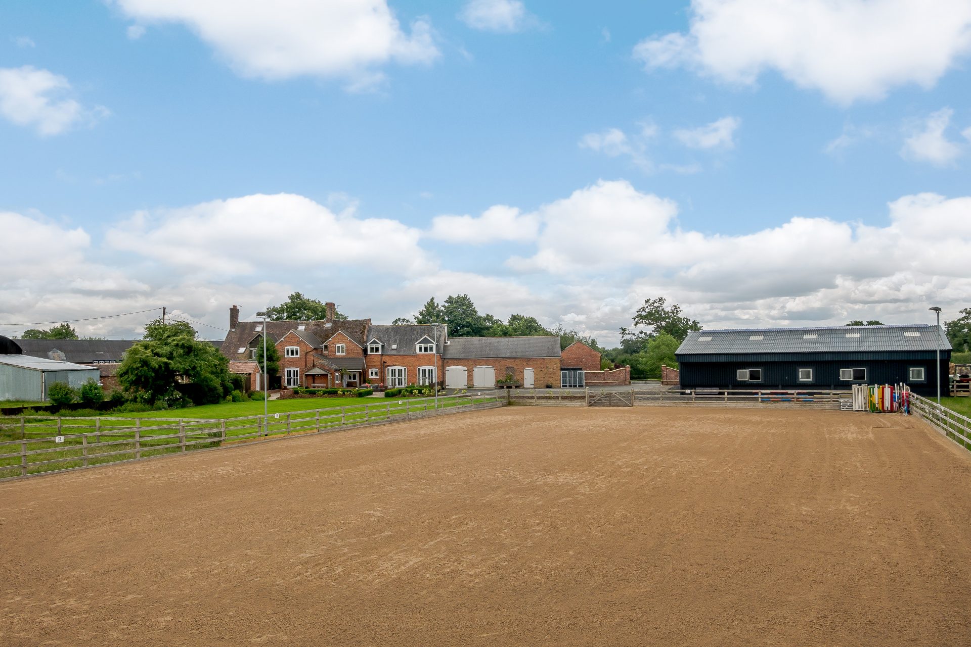 Hands up if you want to live in this four-bed cottage with six stables ...