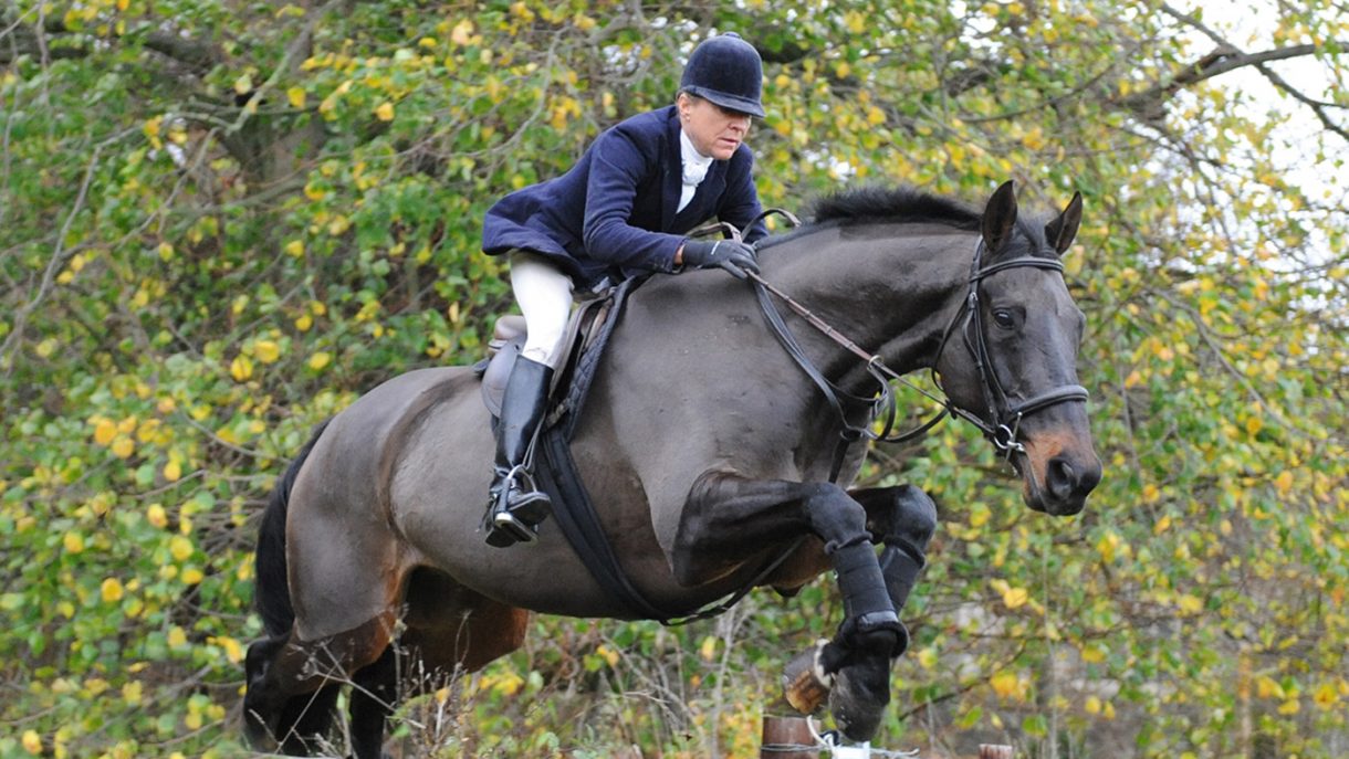 How to teach a horse to jump a hedge with Horse & Hound