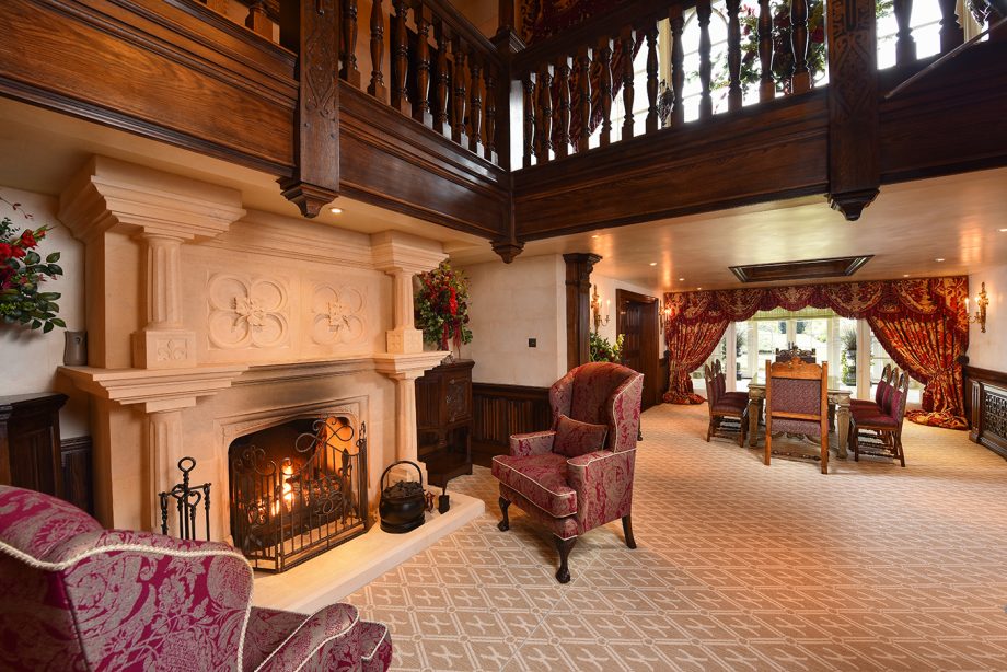 Guess the price of this manor house with incredible yard (including ...