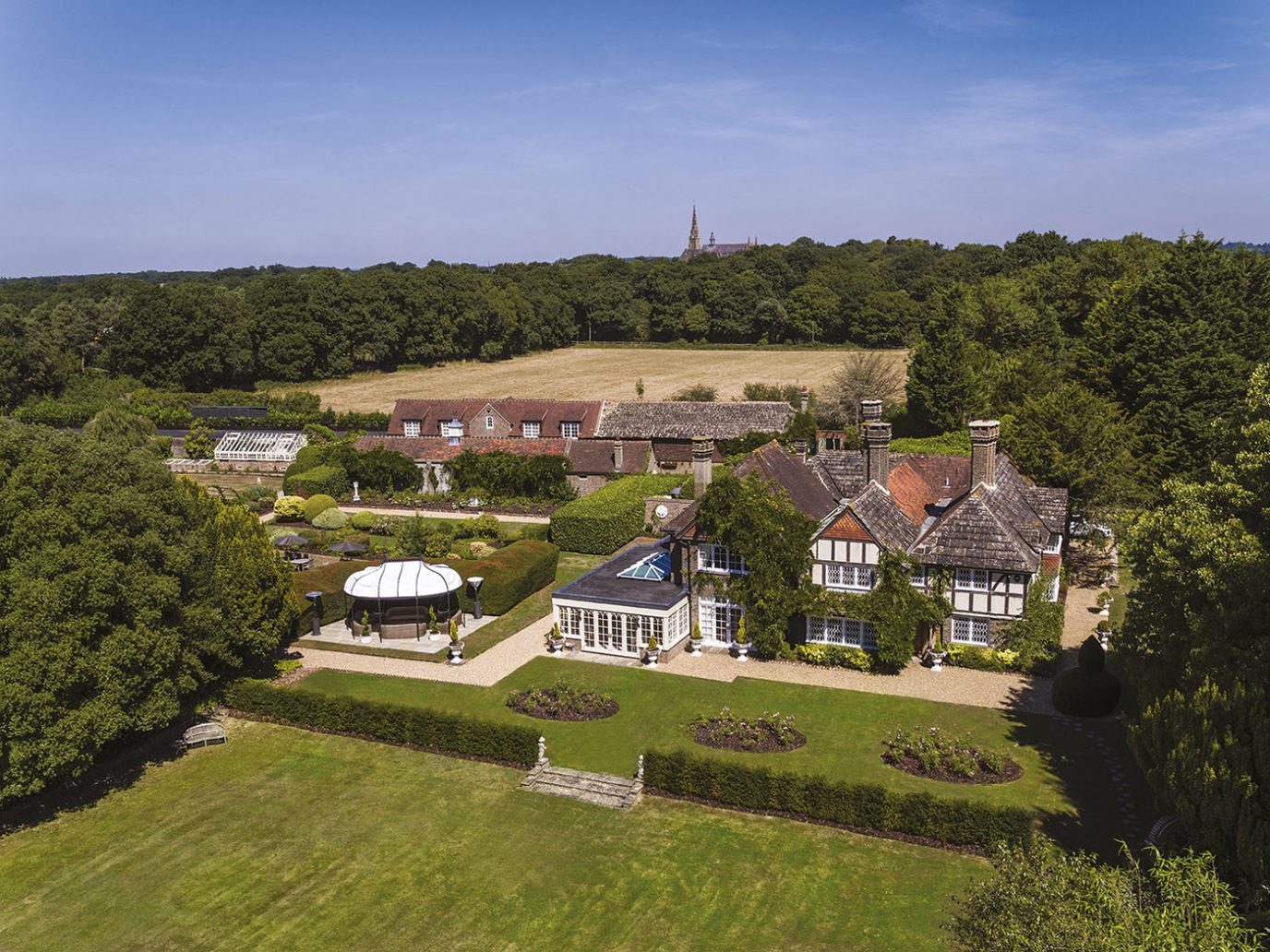 Guess the price of this manor house with incredible yard (including ...