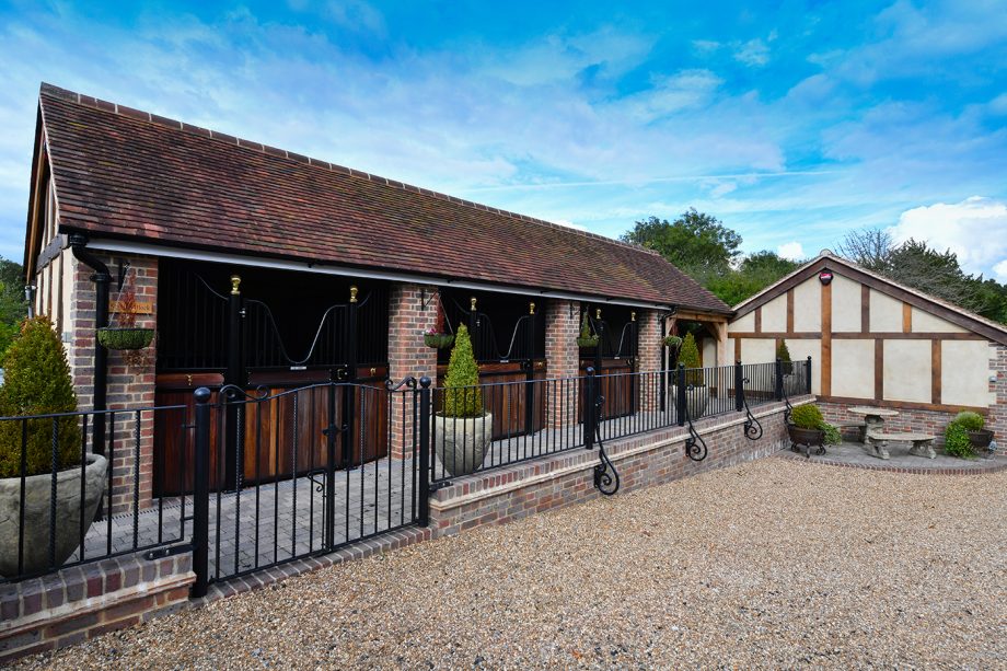 Guess the price of this manor house with incredible yard (including ...