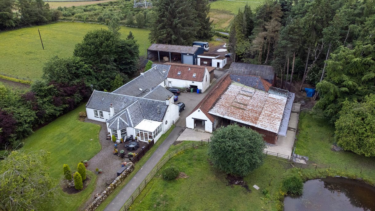 A cosy farm with traditional house, two-bed annexe, 14 stables and ...