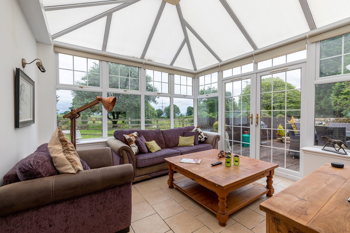 A cosy farm with traditional house, two-bed annexe, 14 stables and ...