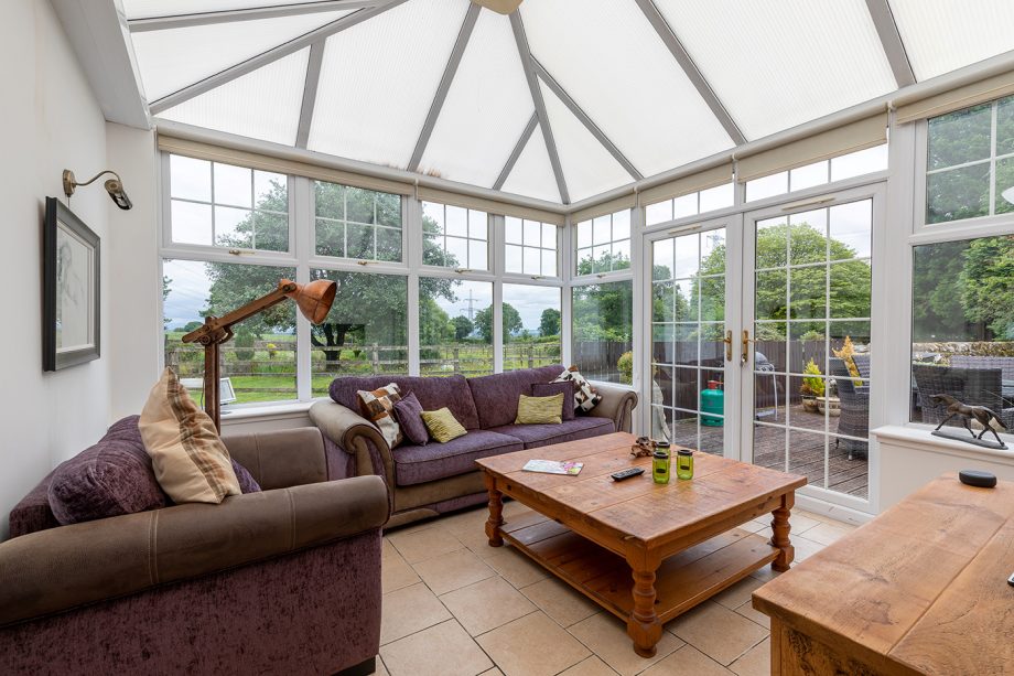 A cosy farm with traditional house, two-bed annexe, 14 stables and ...