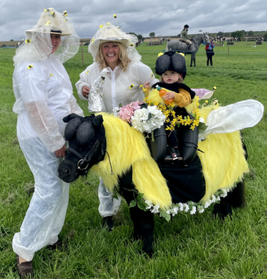 Tiny ‘busy bee’ rider wins at her first show – at 17 months old - Horse ...