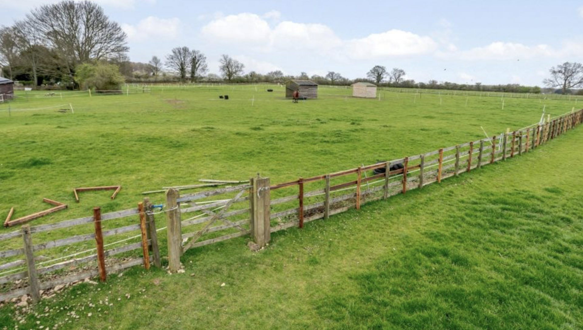 Check out this 4-bed country home, complete with 10 acres, 5 stables ...