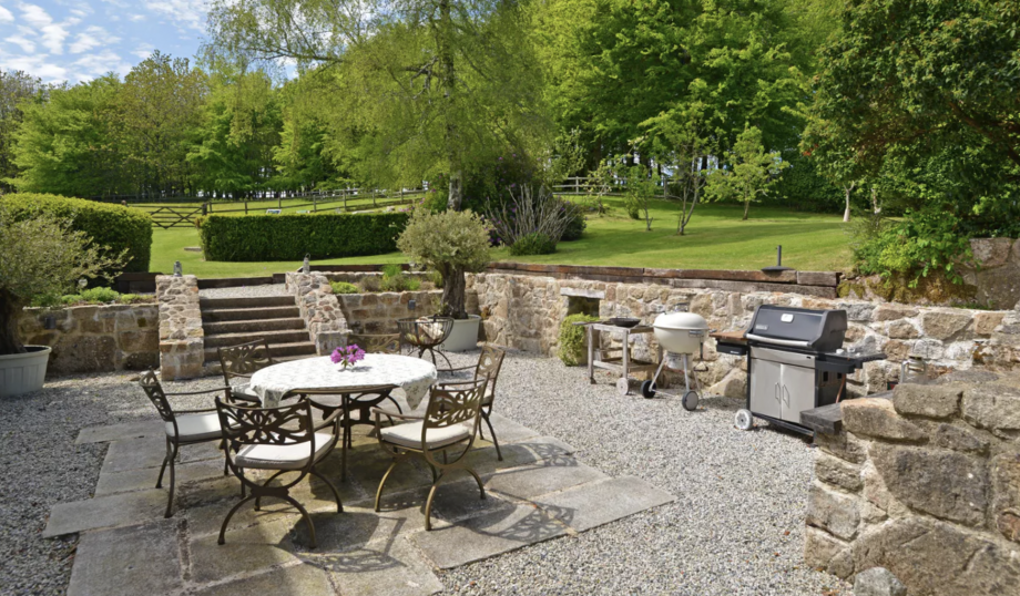 A 30-acre estate with Victorian-style stables, two arenas, guest ...