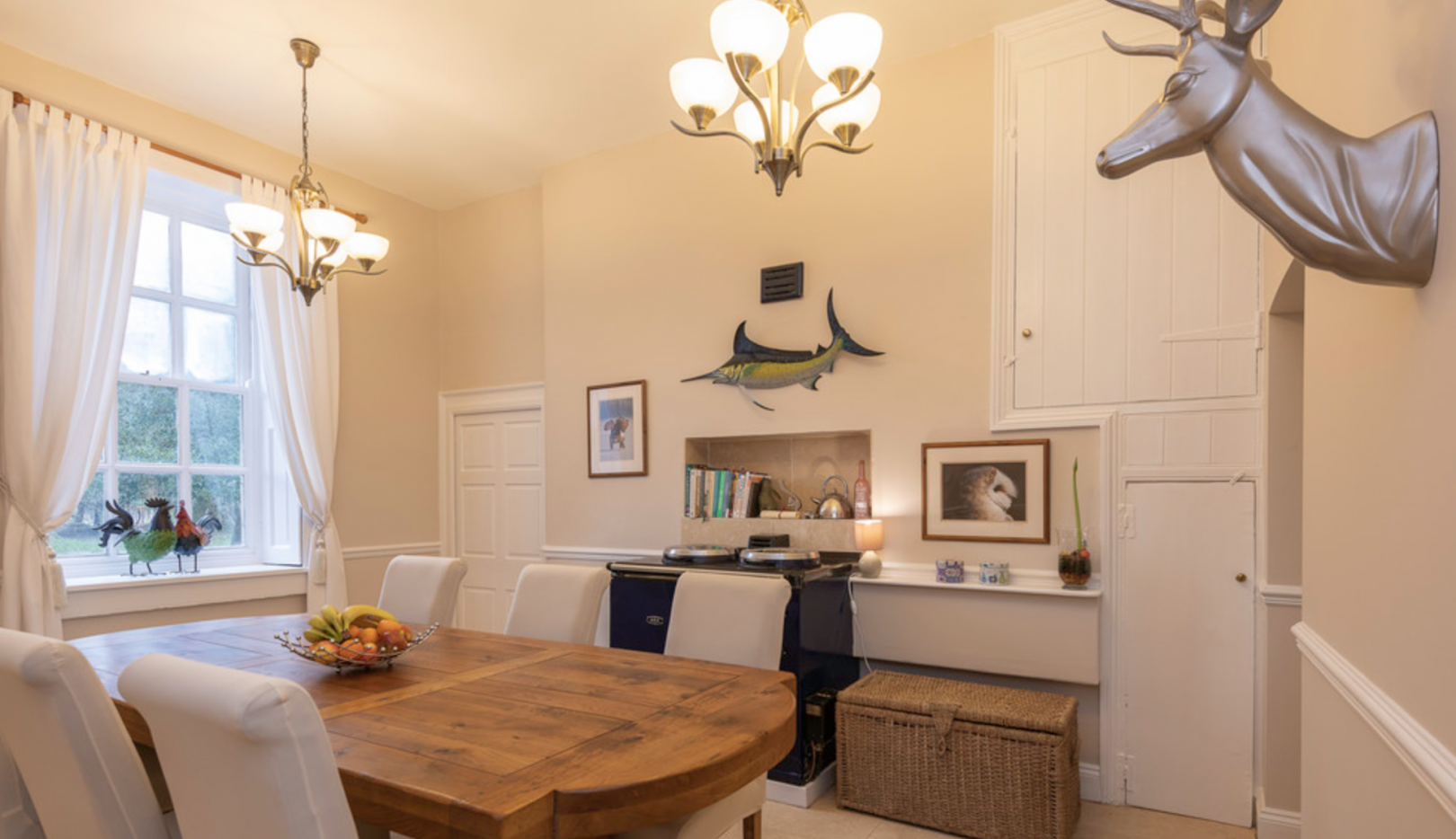 A 5-bed country house with stables, grazing – just five minutes from a ...