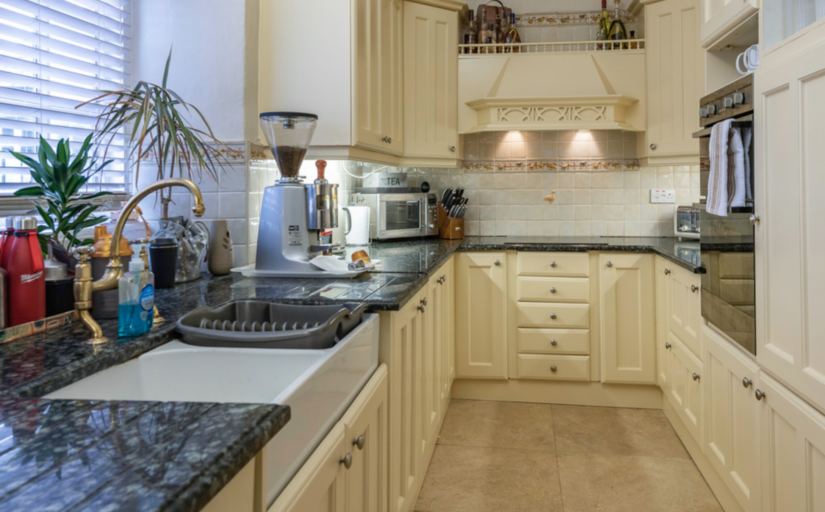 A 5-bed country house with stables, grazing – just five minutes from a ...