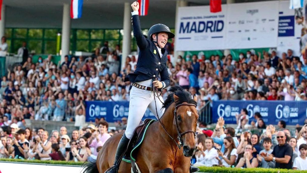 Why is this horse wearing an unusual headpiece in the ring at Royal ...