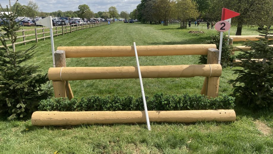 Badminton grassroots championships course: BE100 fences