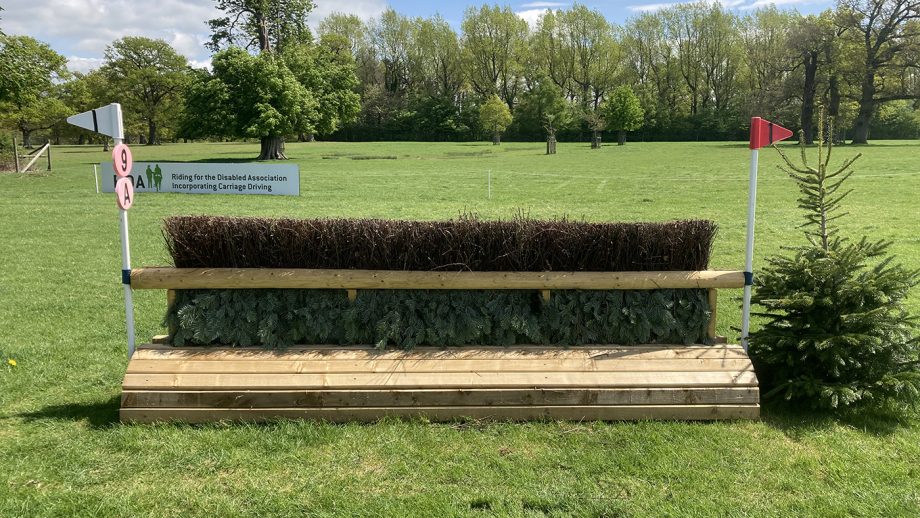 Badminton grassroots championships course: BE100 fences