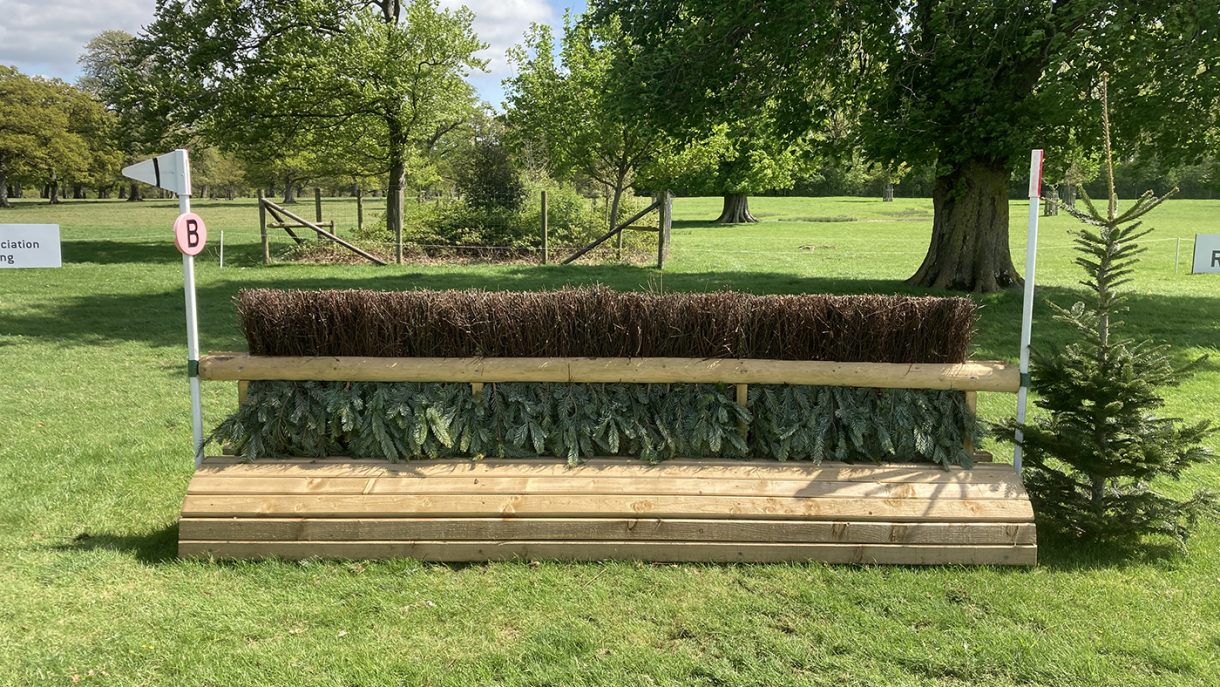 Badminton grassroots championships course: BE100 fences