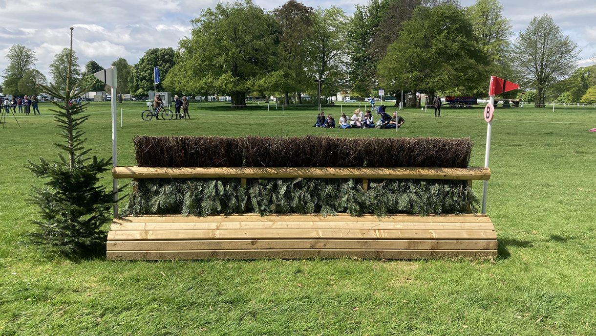 Badminton grassroots championships course: BE100 fences