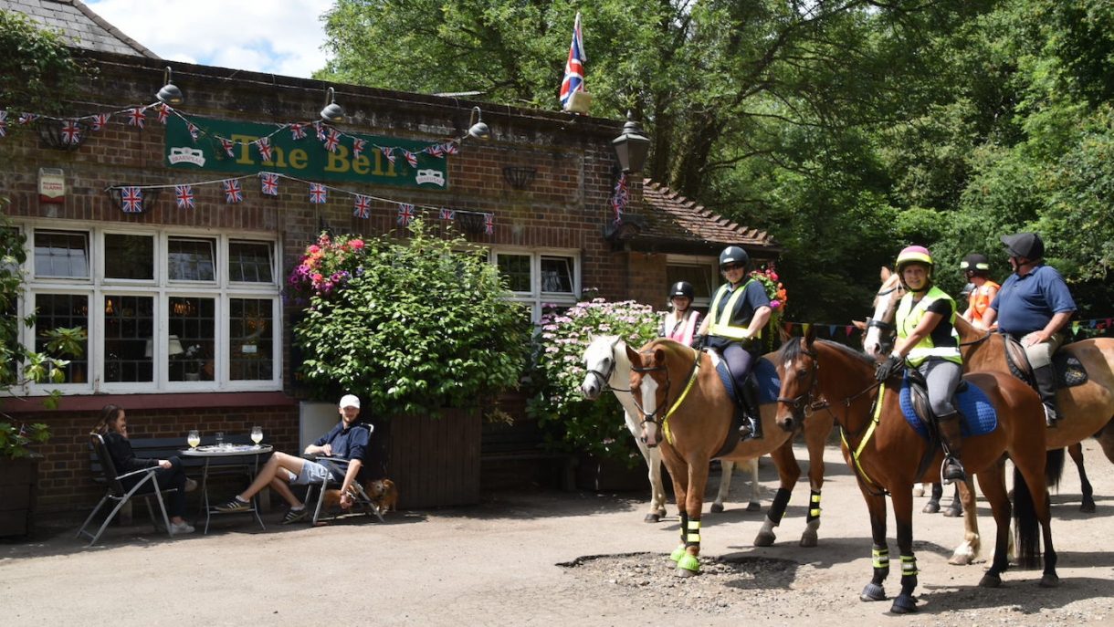 Cheers! Company creates list of horse-friendly pubs for riders - Horse ...