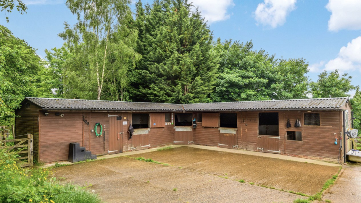 Cosy up in this 4-bed home with 5 stables, arena, horse walker, 11 ...
