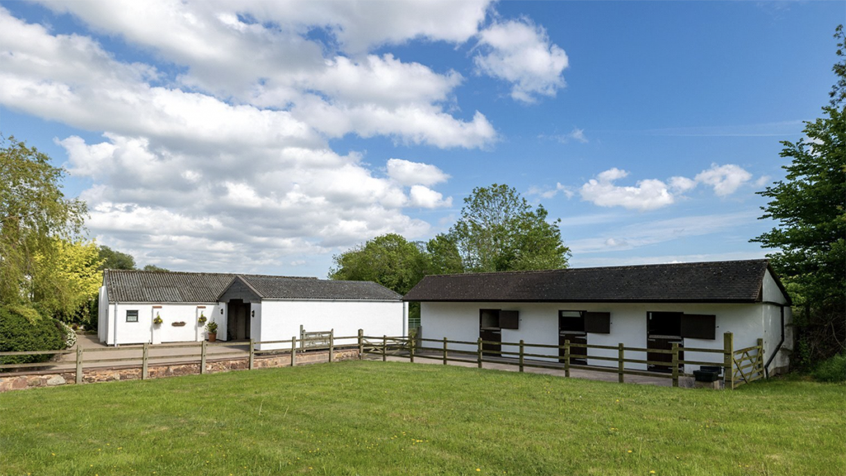 A cosy period home with 8 stables, paddocks and home office, set in a ...