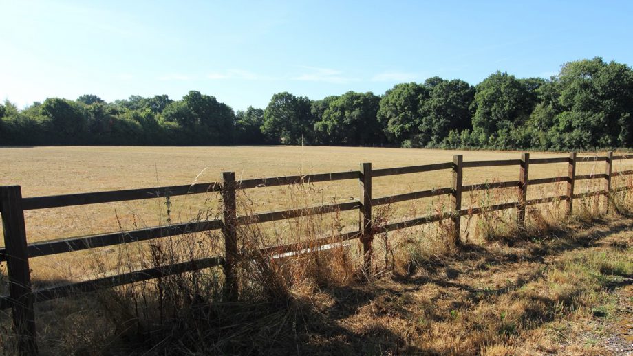 £300,000 for your own yard with 5 stables, over 6 acres, storage and ...