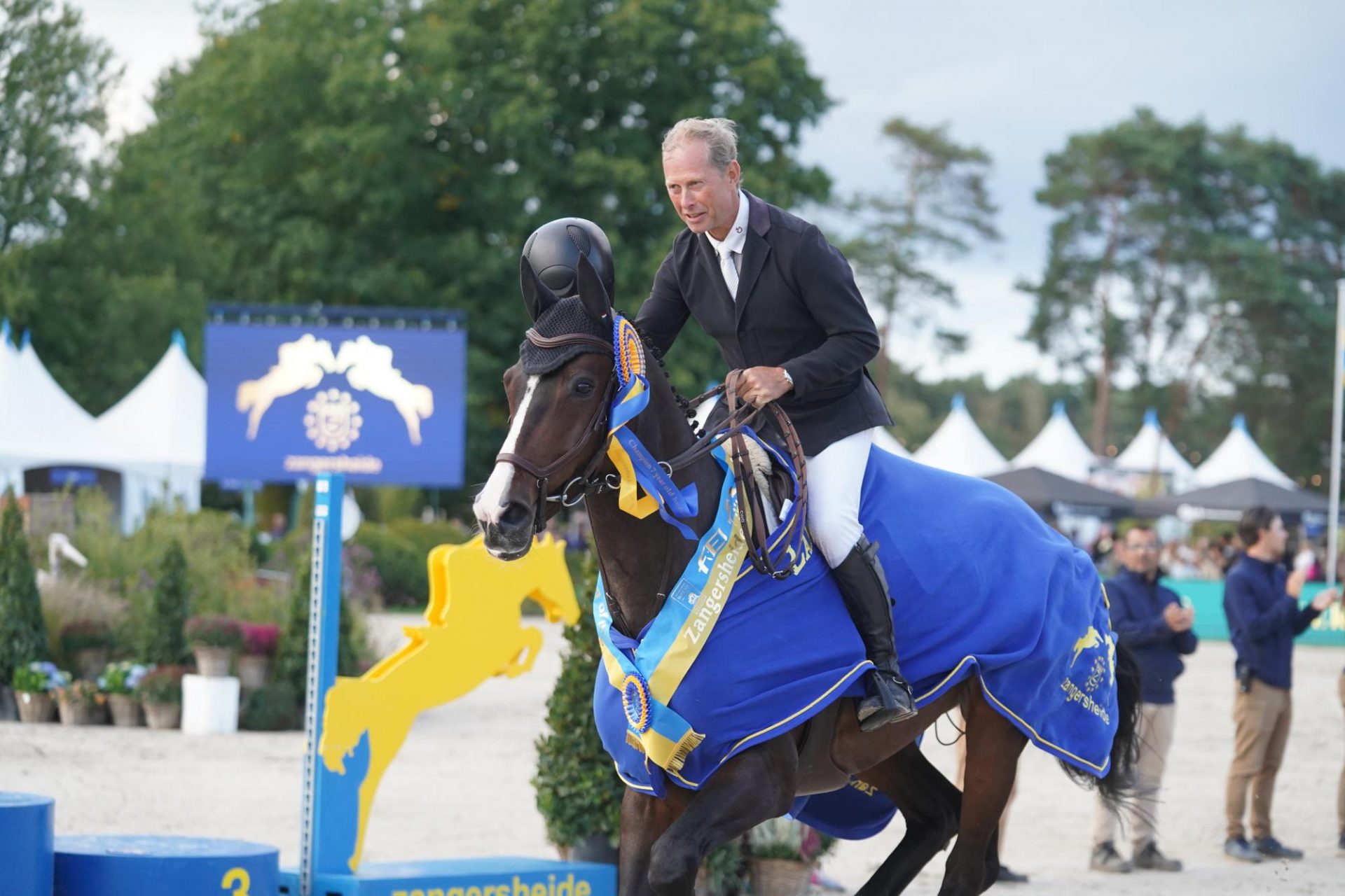 Showjumping results: a flying John Whitaker and young world champions