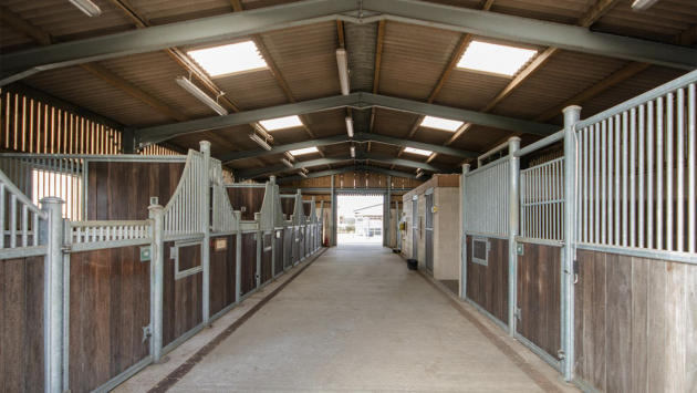 18 acres, an outdoor arena, 7 indoor stables, solarium and 4-bed house ...