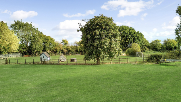 A super-cosy thatched cottage with 3 stables and paddocks situated in ...