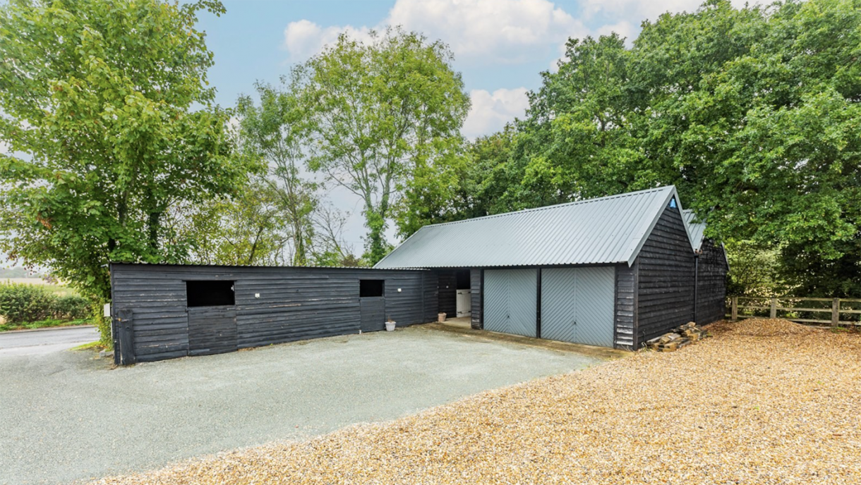 A super-cosy thatched cottage with 3 stables and paddocks situated in ...